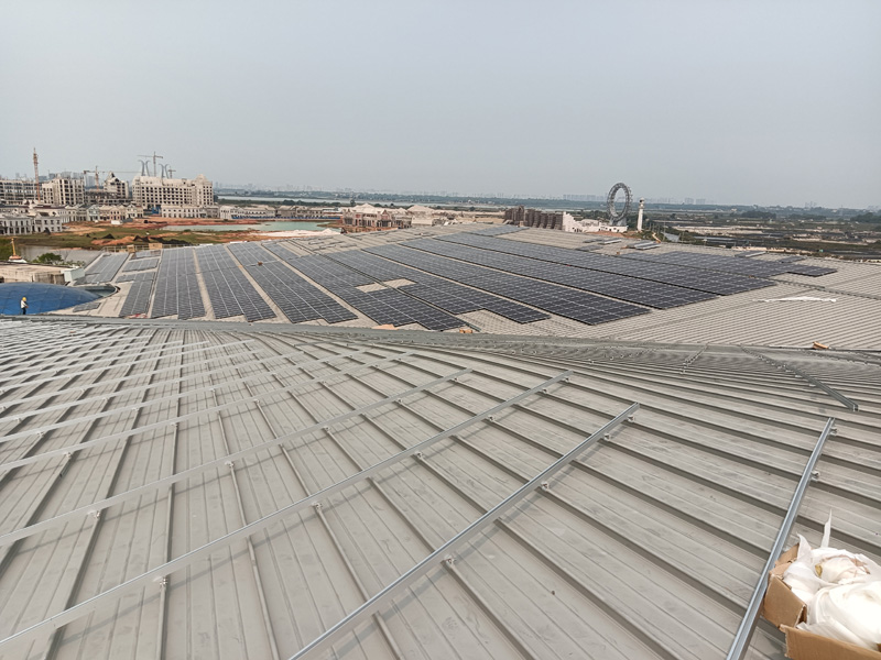 5 MW Industry Roof Mounting Structure – SolarFeeds